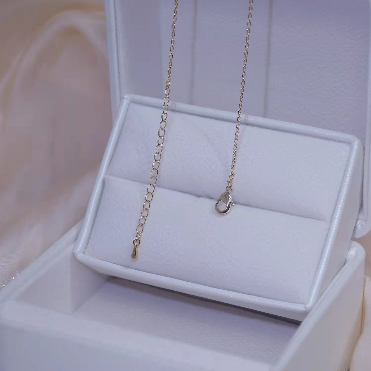 ROSE NECKLACE – STAY FANCY